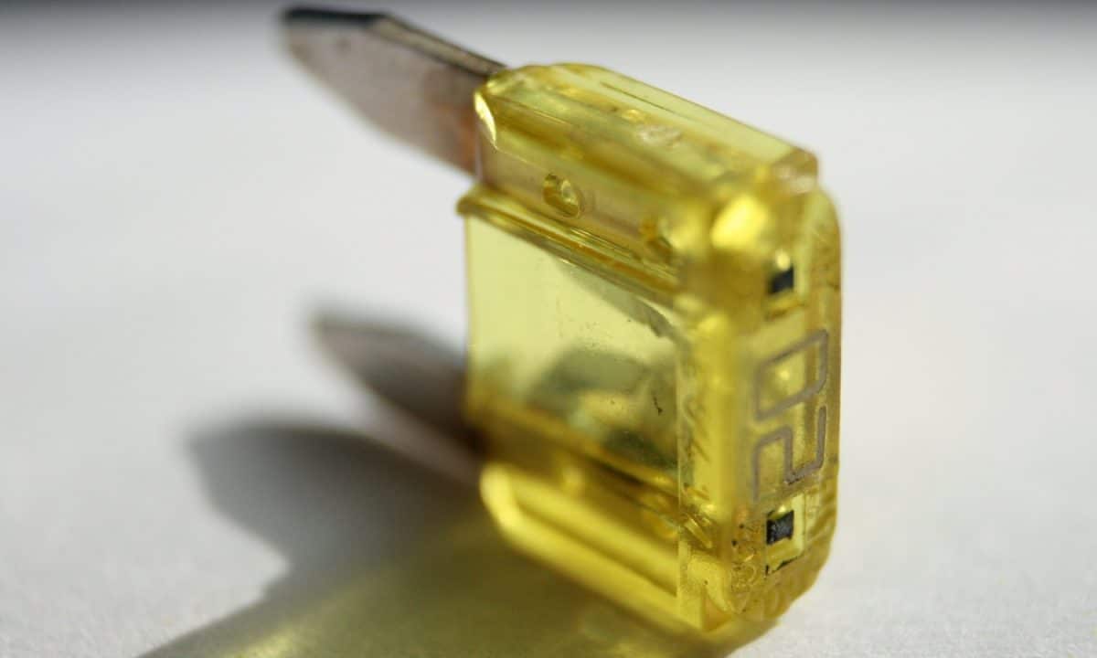 Fusibles de voiture : fonction, où ils se trouvent, types et comment ...