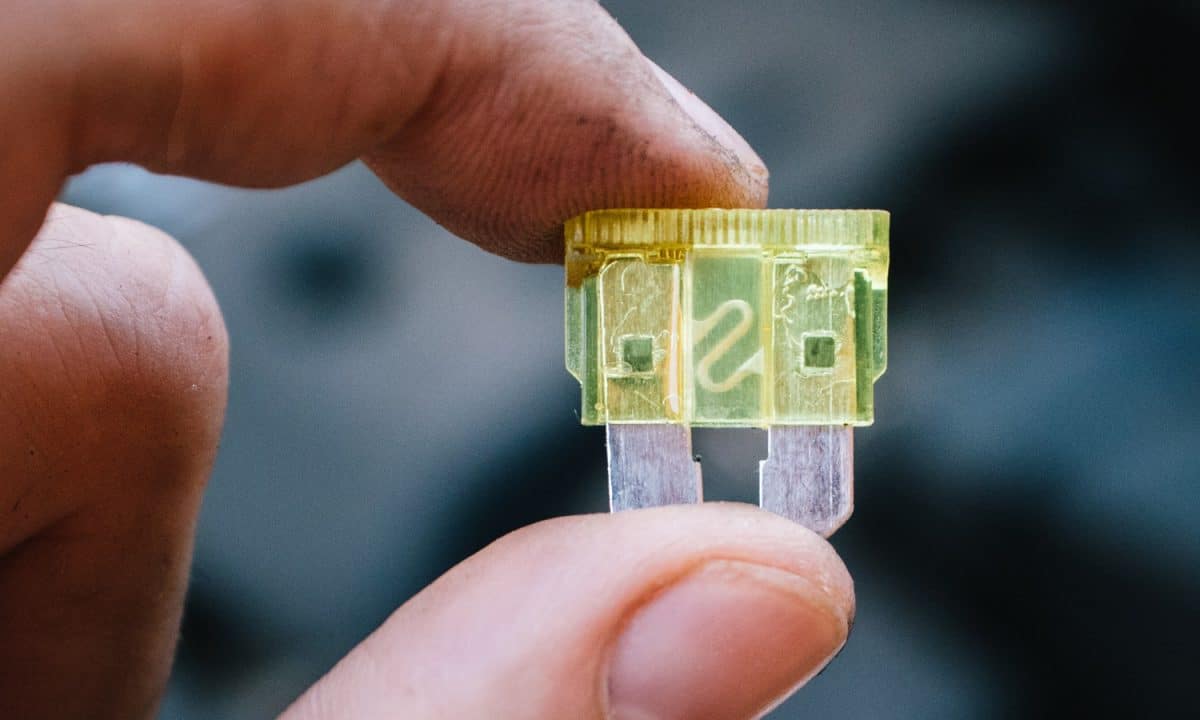 Fusibles de voiture : fonction, où ils se trouvent, types et comment ...