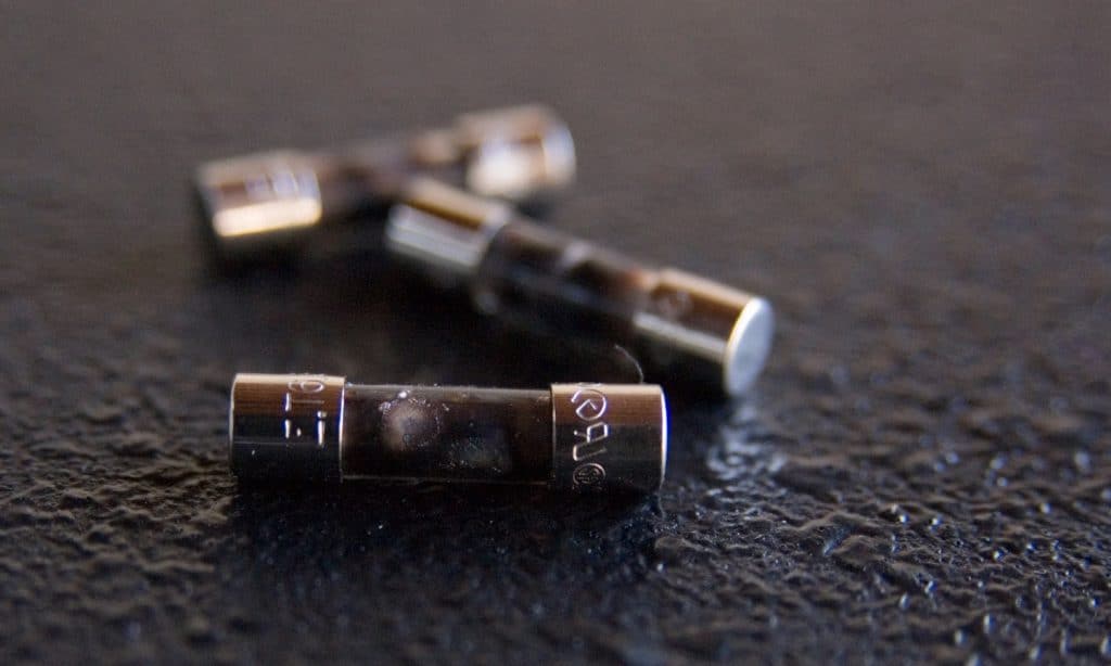 Car fuses: function, where they are, types and how to check them