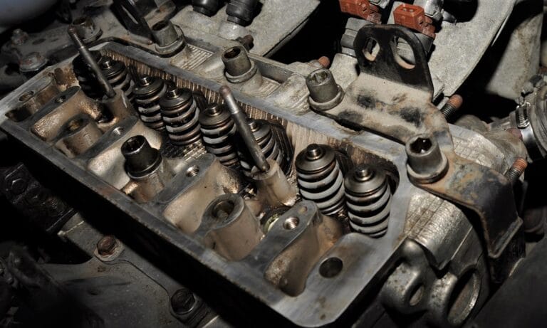 The engine cylinder head: materials and characteristics