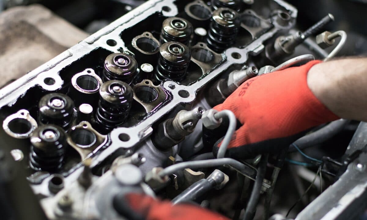 Rectificar la culata del motor: cómo se hace, precio y cómo evitar la ...