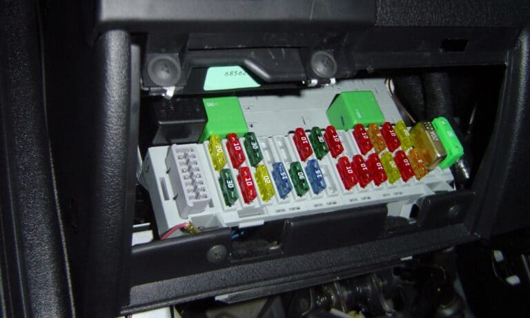 Ako vymeniť poistku v aute