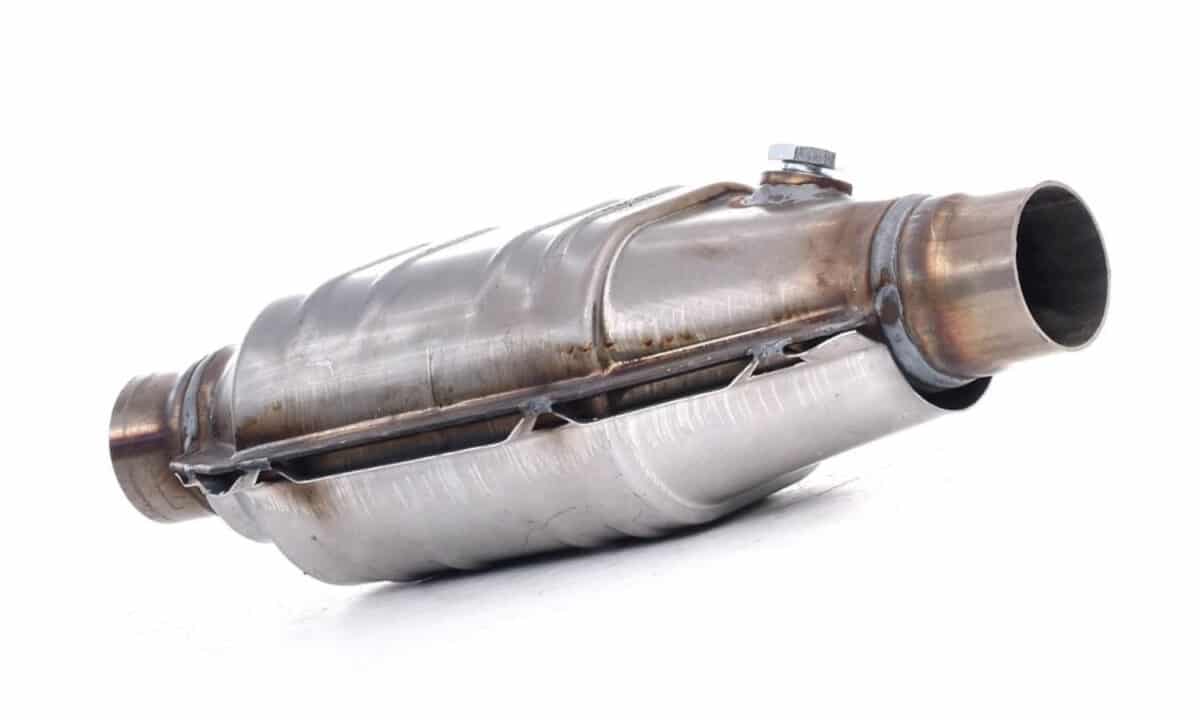 Catalyseur de voiture : à quoi ça sert, fonctionnement et défauts