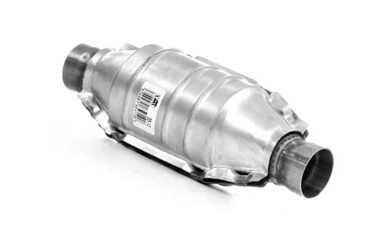 Catalyseur de voiture : à quoi ça sert, fonctionnement et défauts