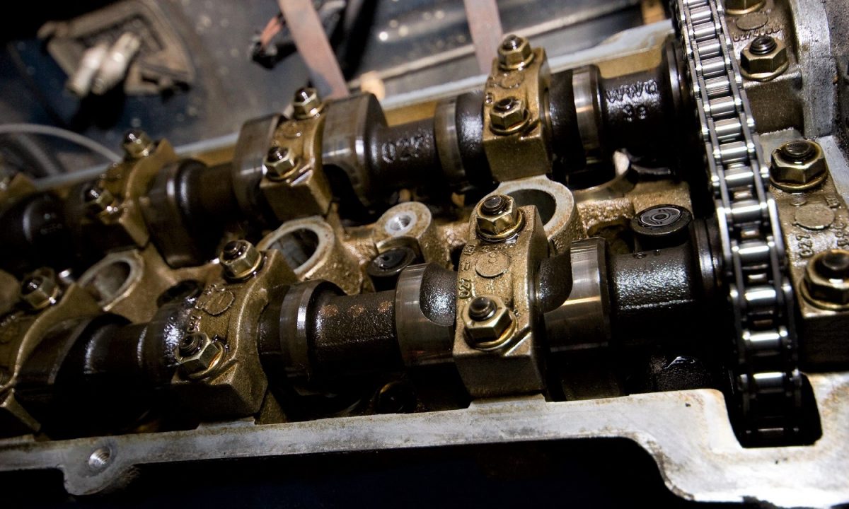 Motorgeluid veroorzaakt door hydraulische klepstoters