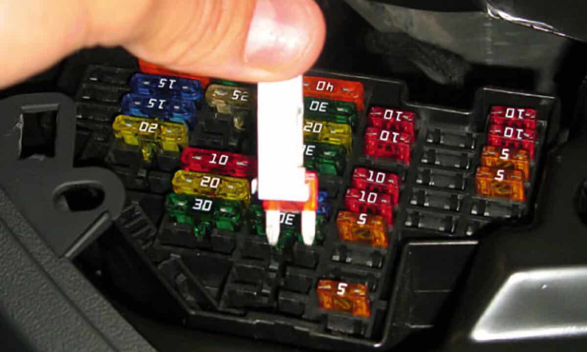 Fusibles del coche: lo que debes saber como conductor