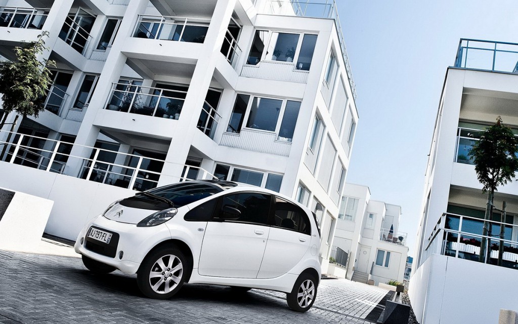 Ya está funcionando ‘emov’ en Madrid, el nuevo servicio de car sharing