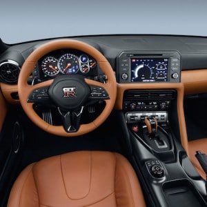 Nissan GT-R 2017, más potencia y calidad interior para el deportivo nipón