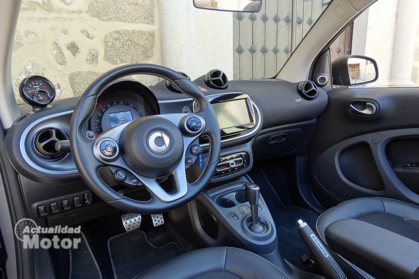 Uji smart Brabus fortwo cabrio; penasaran dan eksklusif, tapi juga mahal