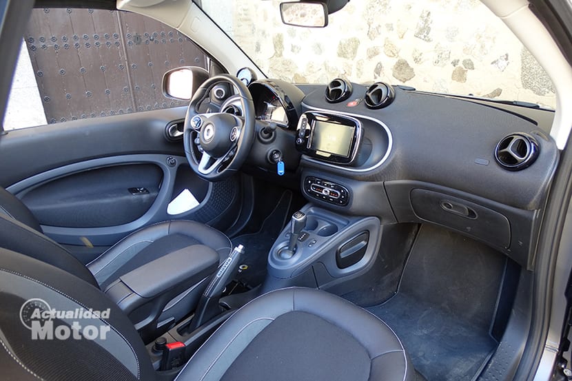 Uji smart Brabus fortwo cabrio; penasaran dan eksklusif, tapi juga mahal