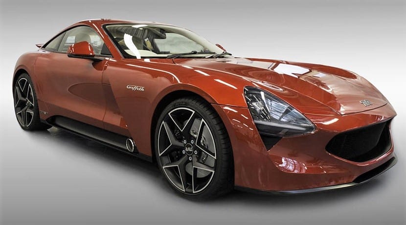 The TVR Griffith is here! 507 hp in the rear and manual gearbox