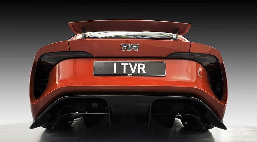 The TVR Griffith is here! 507 hp in the rear and manual gearbox