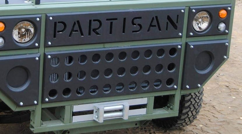 Partisan One: 메카노처럼 타는 100년 보증의 군용 SUV