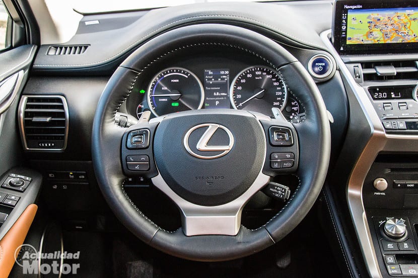 Tesztelje a Lexus NX 300h Luxury-t