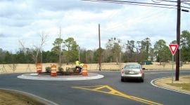 Cómo circular por una rotonda explicado de forma sencilla