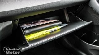 Qué objetos debemos llevar en la guantera del coche