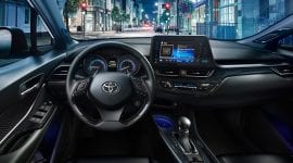El Toyota C-HR reorganiza su equipamiento, seguridad y precios