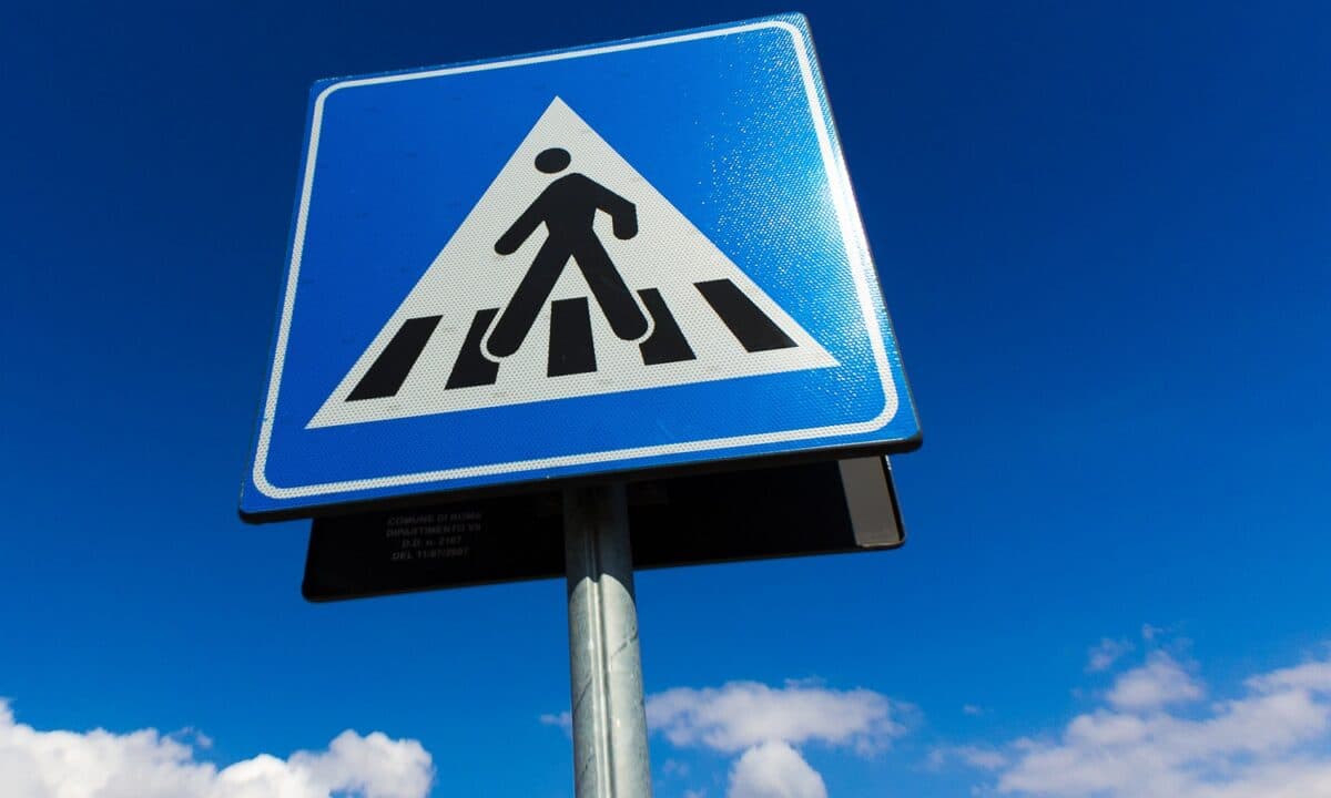 Traffic signs: meaning, complete list and nomenclatures