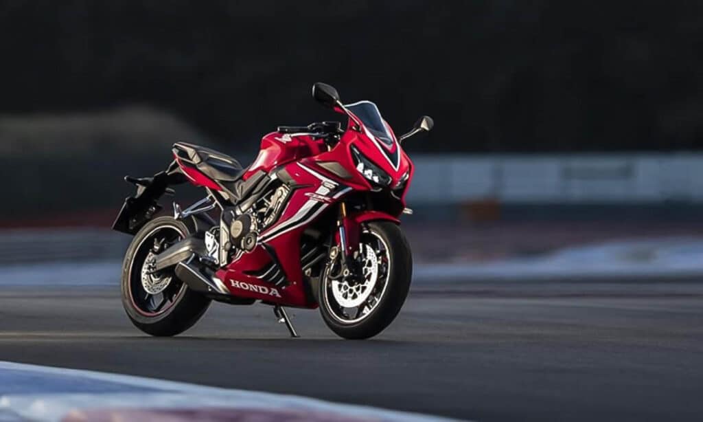 A2 motorcycle license: age, requirements and exams to get it