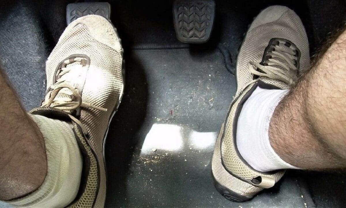 Control y ajuste del pedal de embrague