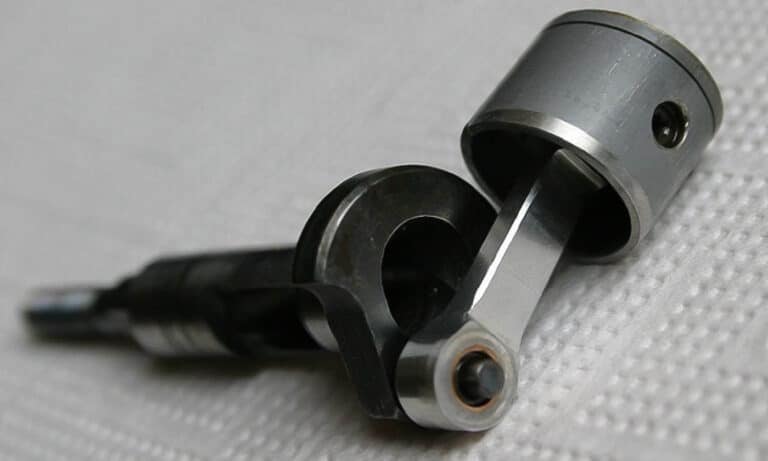 엔진 크랭크 샤프트 : 그것이 무엇인지, 어떻게 작동하는지, 부품, 고장 및 제조