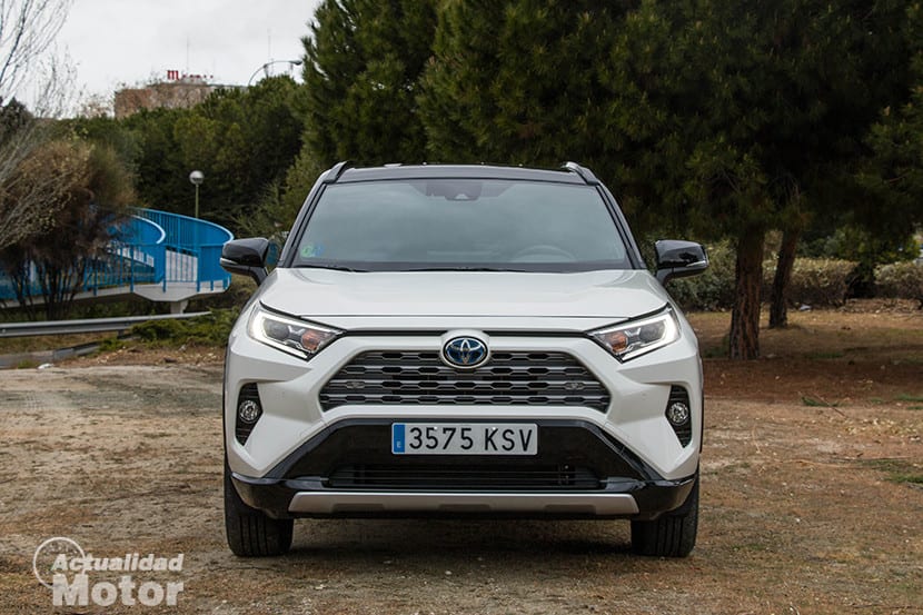 Test Toyota RAV4 220H 4 × 2 Feel!