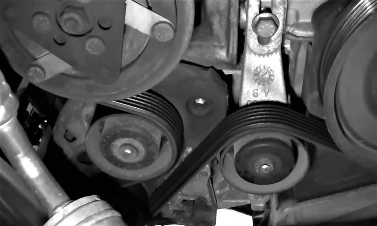 The auxiliary belt: what it is, when to change it, breakdowns, tensioner...