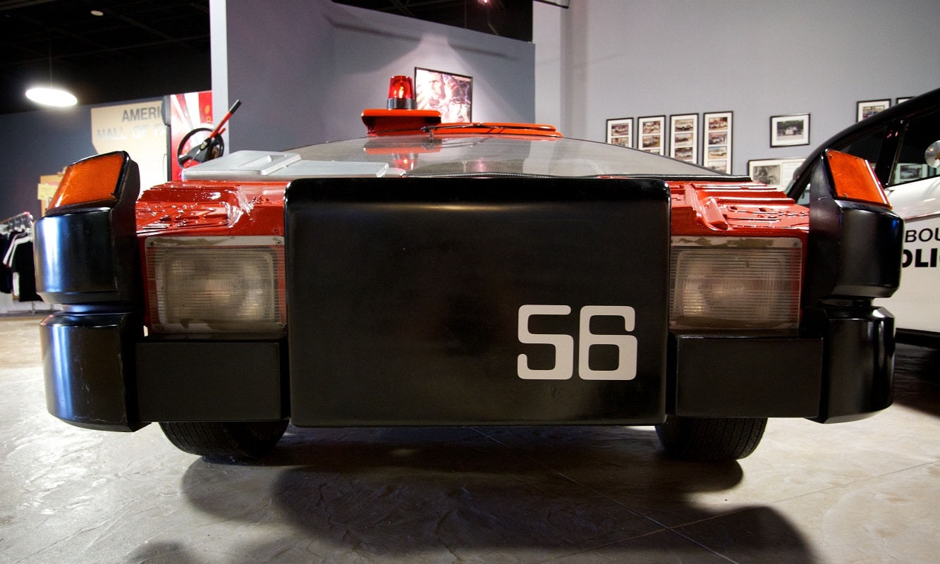 Tesla Cybertruck pick-up: hindi ito biro... ito ay parang isang bagay ...