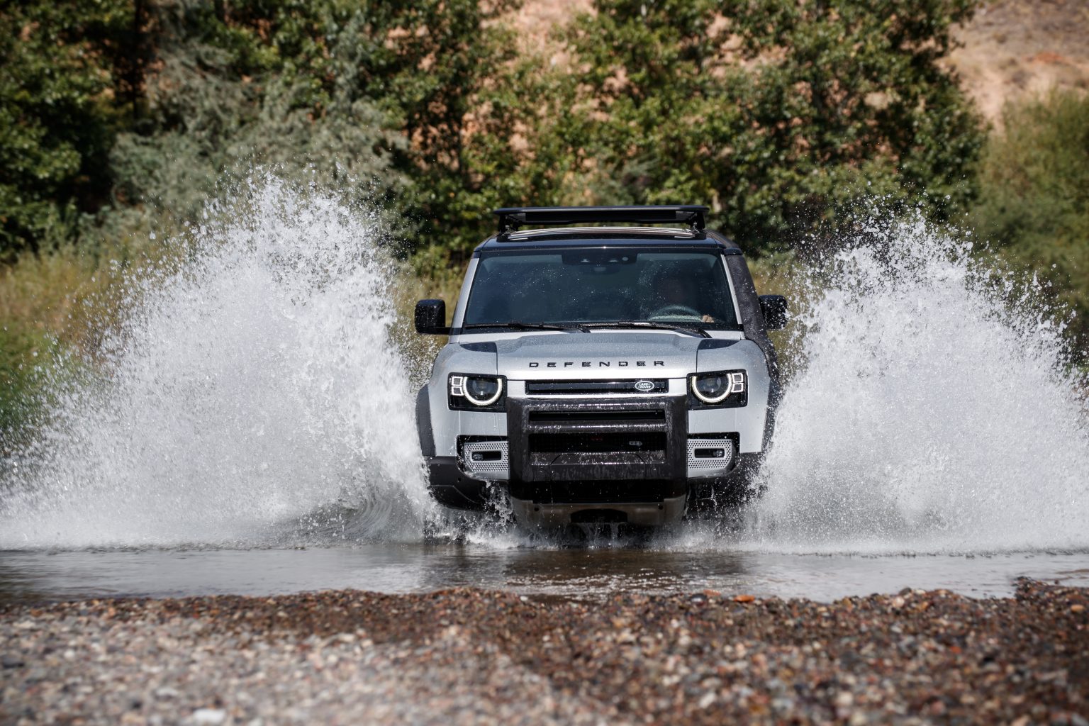 ¡Oficial! El Baby Land Rover Defender tiene fecha para su venta ...