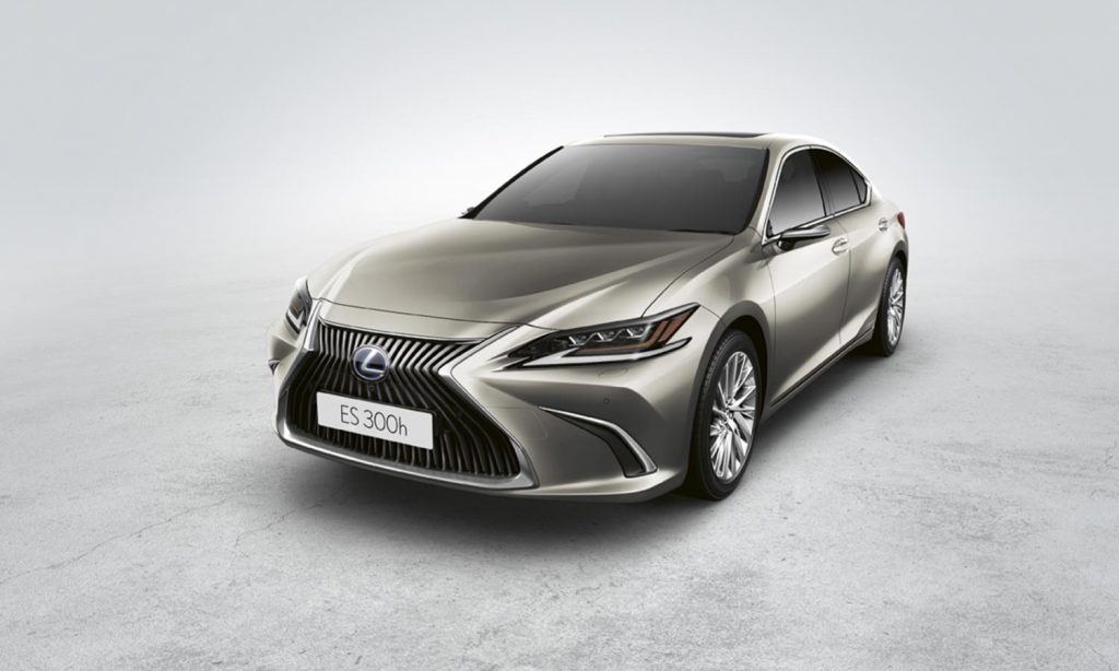 El Lexus ES 300h estrena los nuevos, y cuestionados, retrovisores digitales