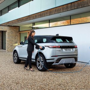 Range Rover Evoque P300e: la tecnología PHEV llega al SUV inglés