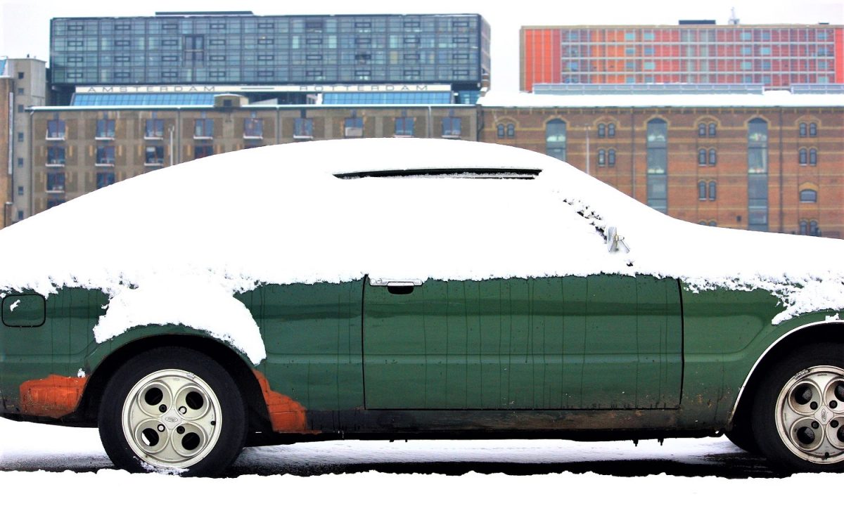 How to remove ice from the windshield