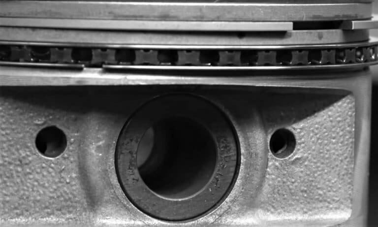 Piston rings, rings or segments: types, functions and placement