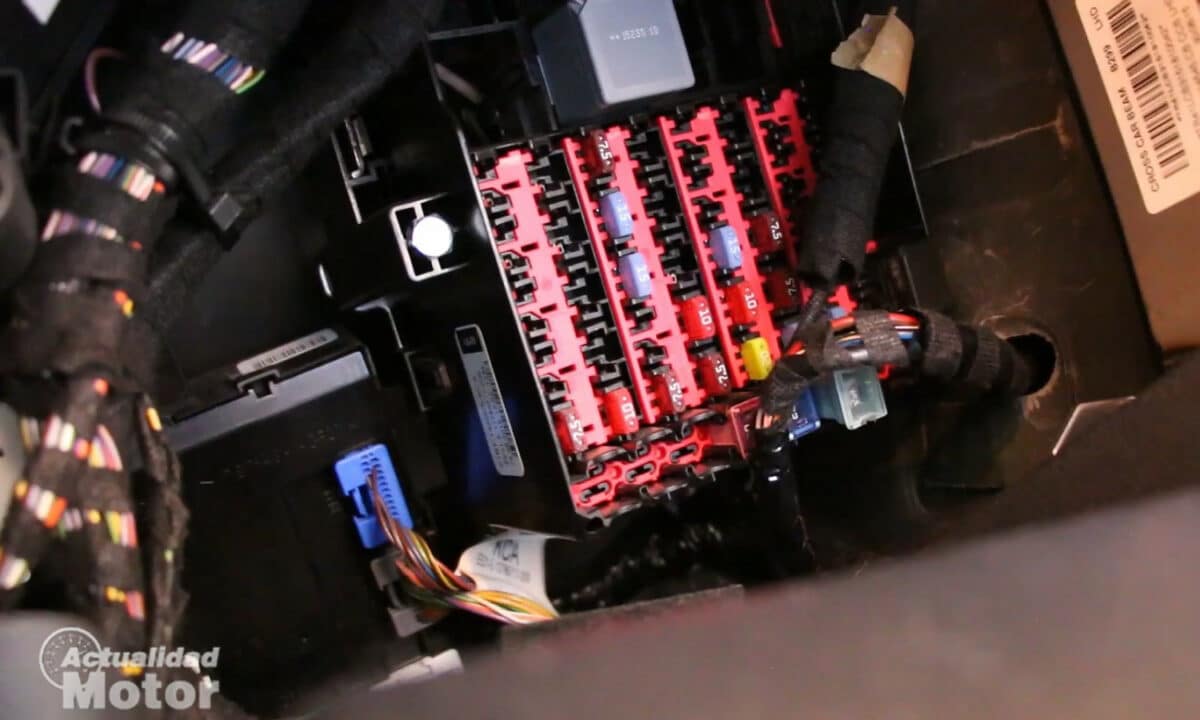 Luci stop difettose: non si accendono, restano accese, la terza luce ...