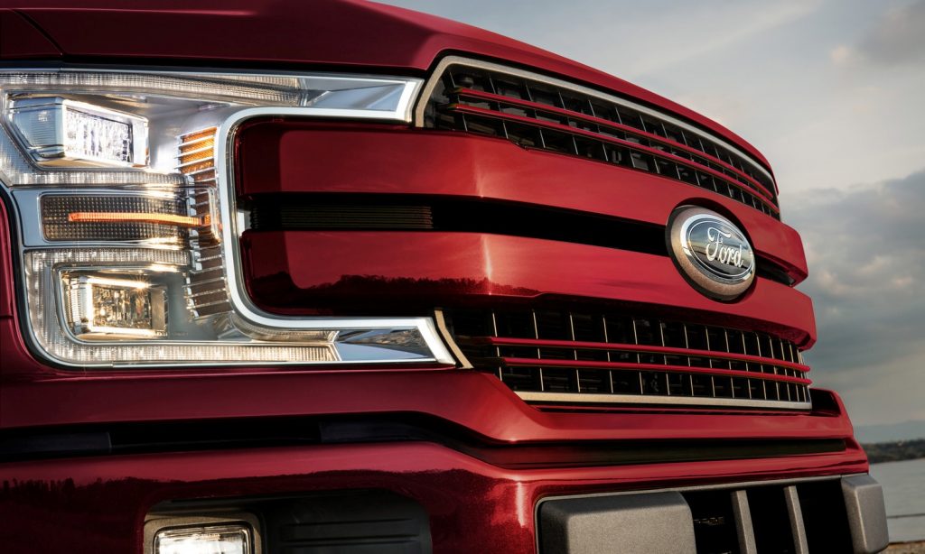 El nuevo Ford F-150 asoma su impresionante frontal en este oscuro teaser
