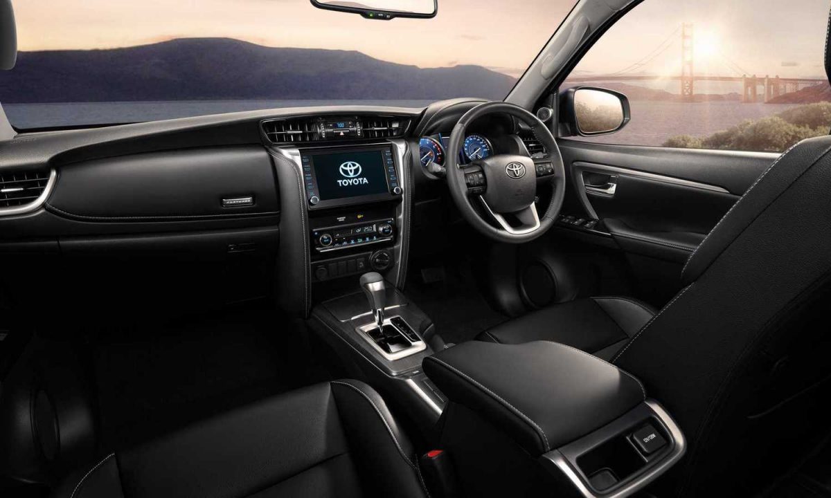 We present the Toyota Fortuner, the SUV brother of the renewed Hilux