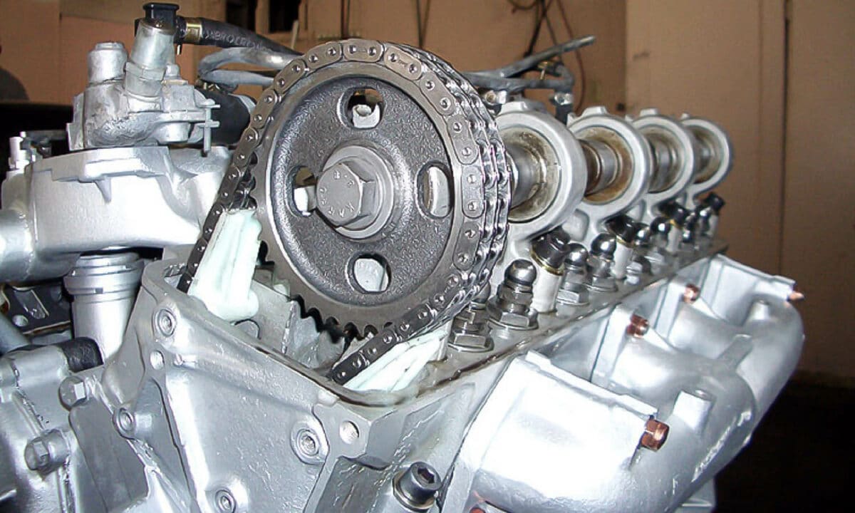 Cómo saber si un coche lleva cadena o correa de distribución