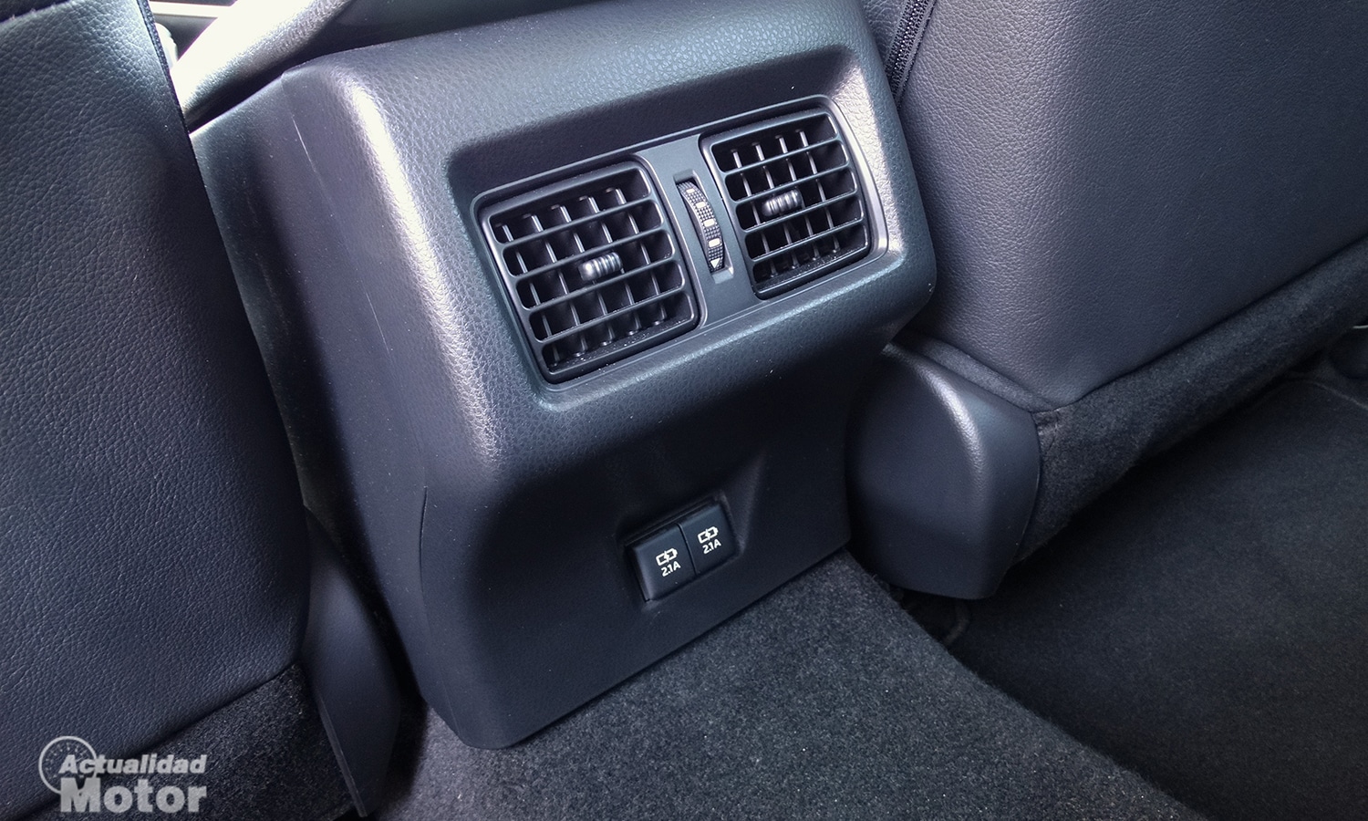 Test Toyota Camry Hybrid Luxury 220H e-CVT