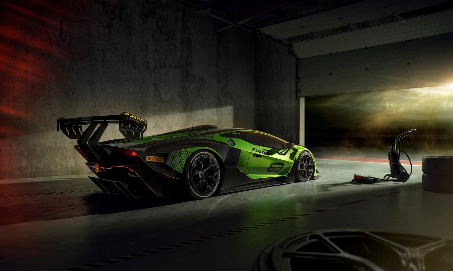 蘭博基尼 Essenza SCV12：從直接經銷商到賽道？