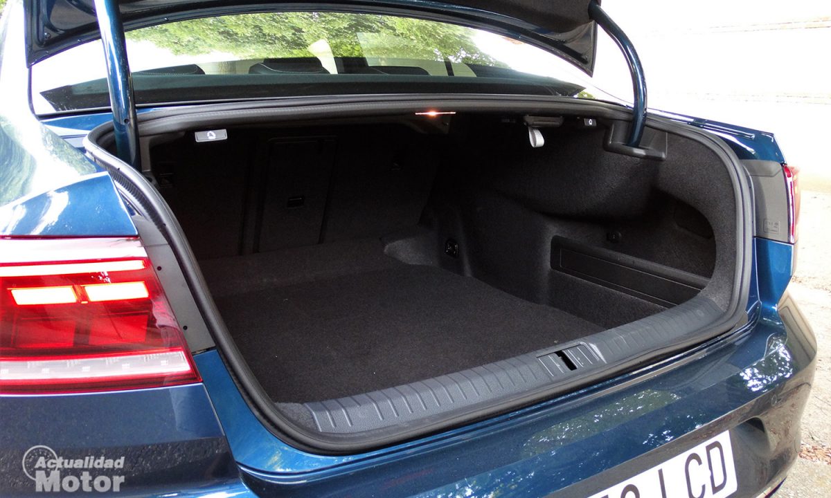 Test Volkswagen Passat 2.0 TDI 150 CV DSG7 R-Line
