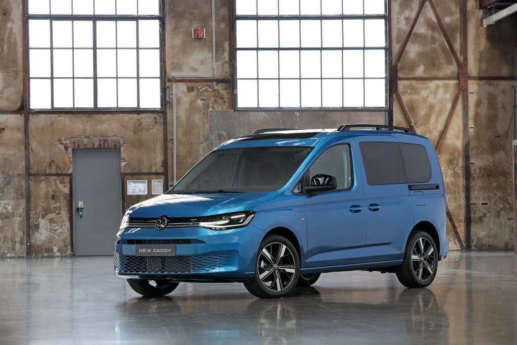 La nueva Volkswagen Caddy Mini Camper se deja ver en estos bocetos ...