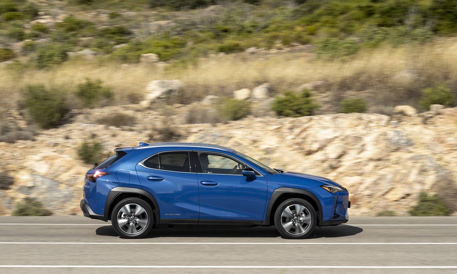 Test Lexus UX 300e, the first electric Lexus has a range of 315 km