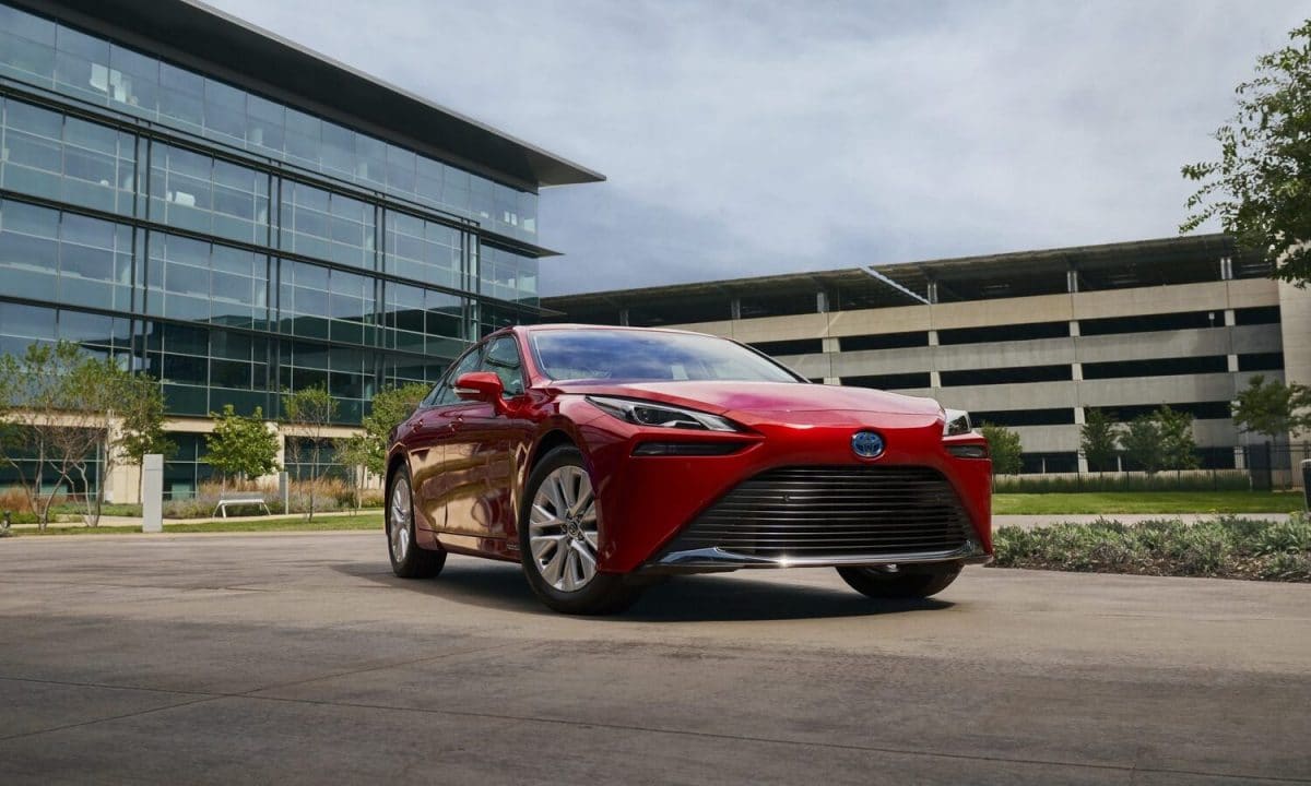 Toyota anuncia los primeros datos y teasers oficiales de su SUV eléctrico