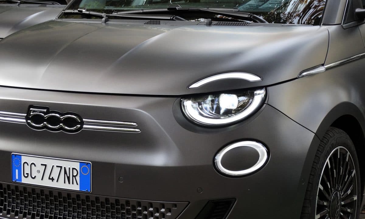 Abarth podría anunciar la versión más picante del Fiat 500e en pocos días