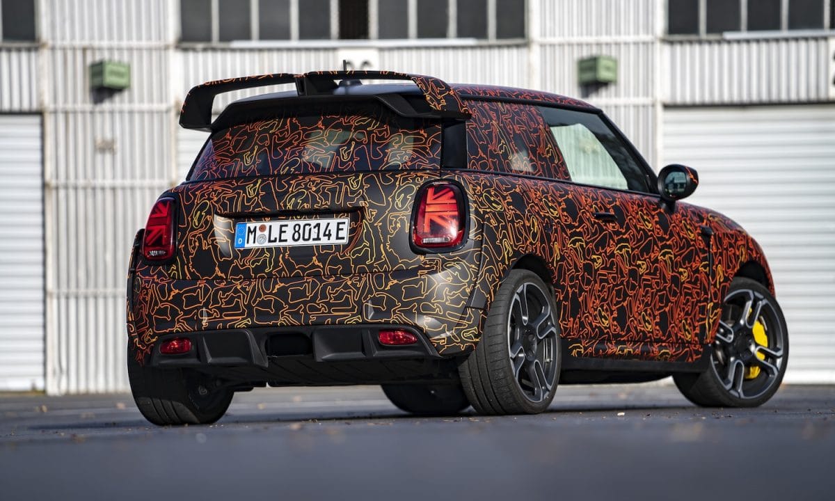 BMW patvirtina, kad didelio našumo elektrinis mini John Cooper veikia