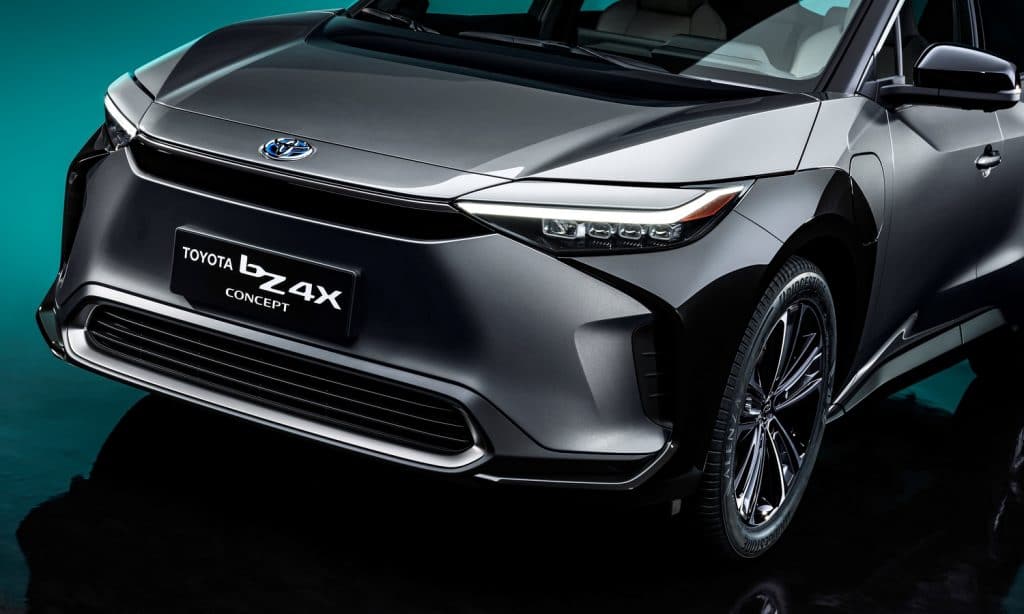 Toyota bZ4X: El primer SUV BEV de la firma nipona debuta en sociedad