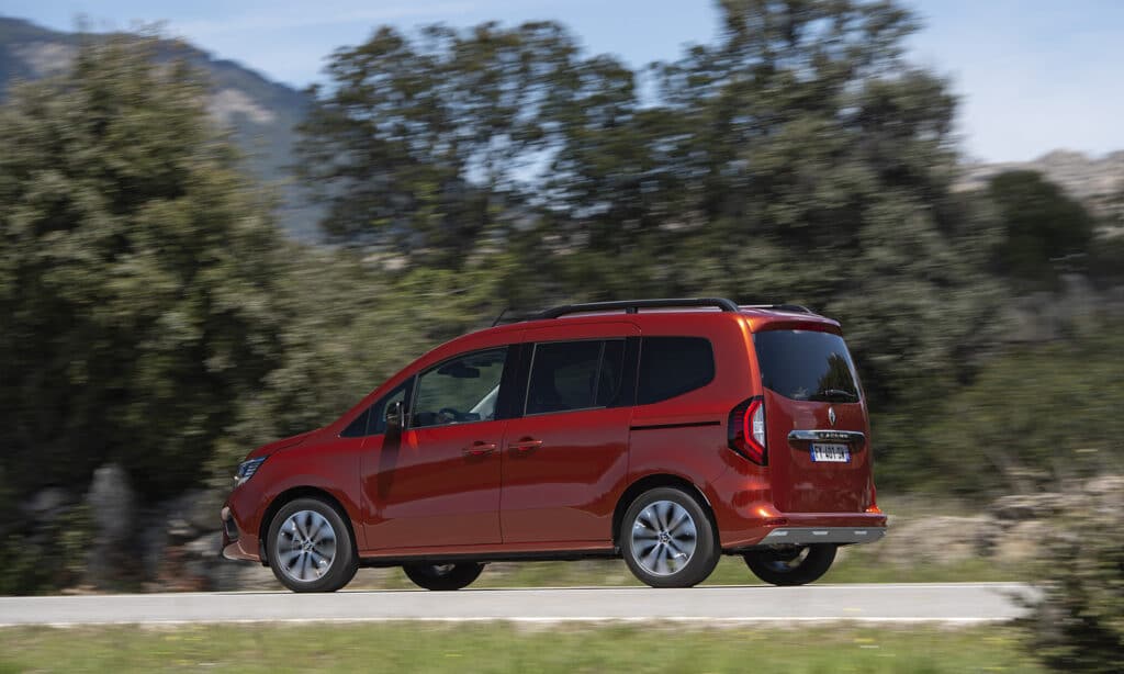 Test Renault Kangoo Combi Blau dCi 95 CV Handbuch 6v