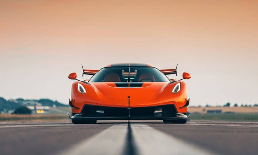 The Koenigsegg Jesko Absolut smashes the half-mile top speed record