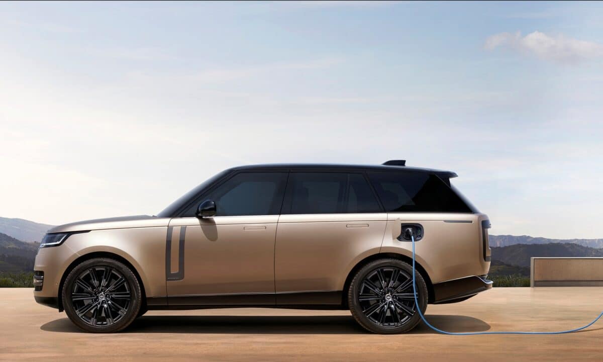 Range Rover: La quinta generación debuta mirando de tú a tú a sus rivales