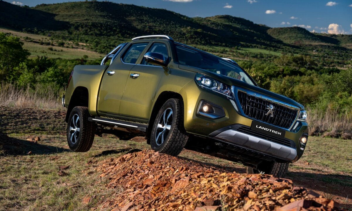 The Peugeot LandTrek starts its sale in South Africa with technical ...
